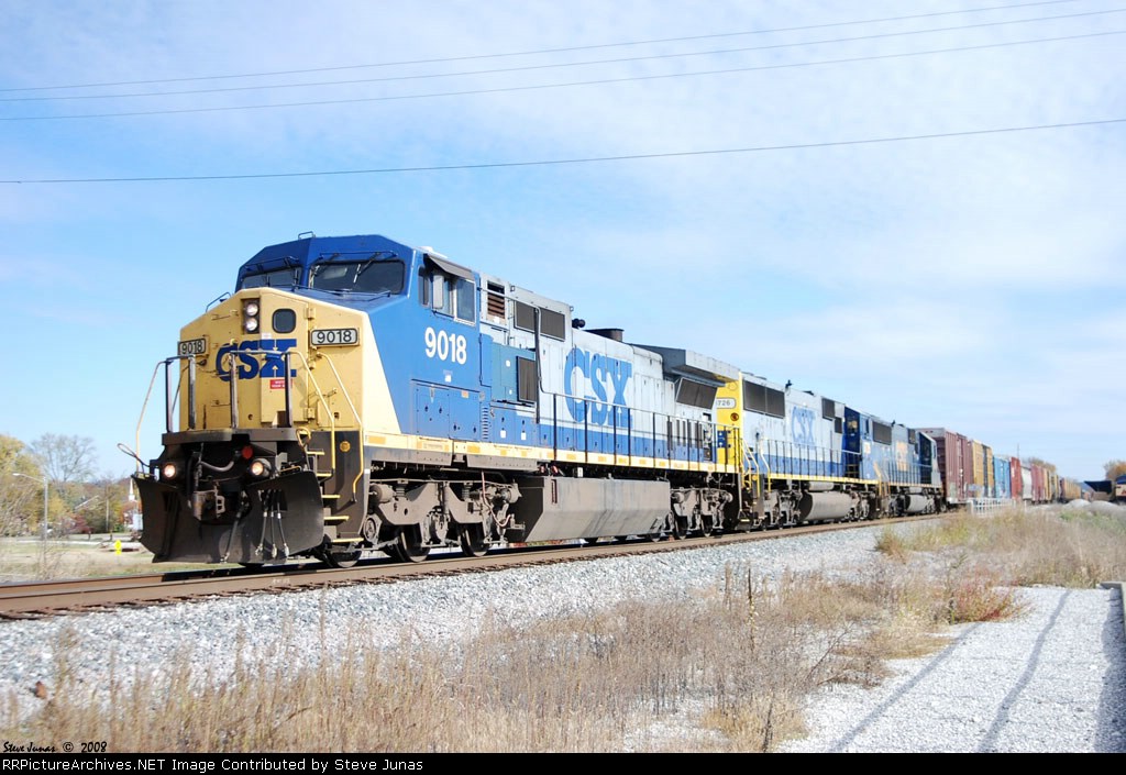 CSX 9018,8726,8666